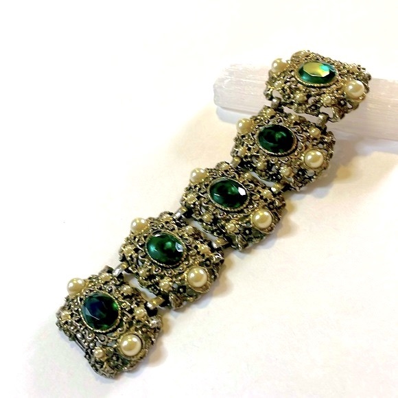Unsigned | Jewelry | Vintage Unsigned Beauty Pearl Emerald Green ...